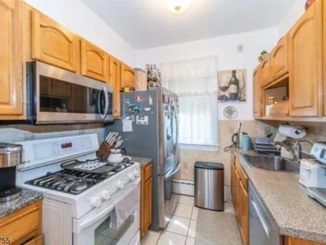 2 Br, 1 bath, Condo 112 Orono St