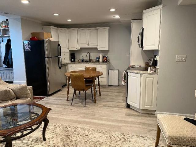 2 Br, 1 bath, Condo 112 Langley Rd