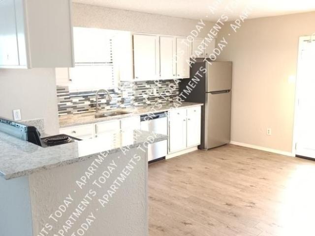 2 Br, 1 bath, Condo 112 S Summit St