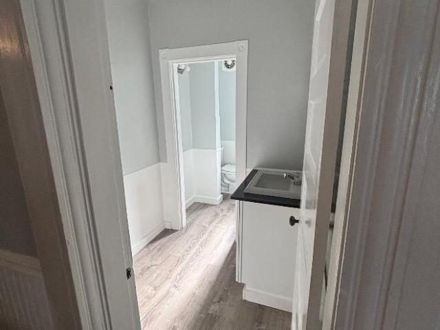 2 Br, 1 bath, Condo 112 Pomona Ave