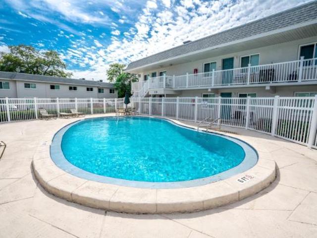 2 Br, 1 bath, Condo 1142 Sunset Point Road