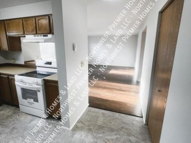 2 Br, 1 bath, Condo 114 NW 3rd Pl
