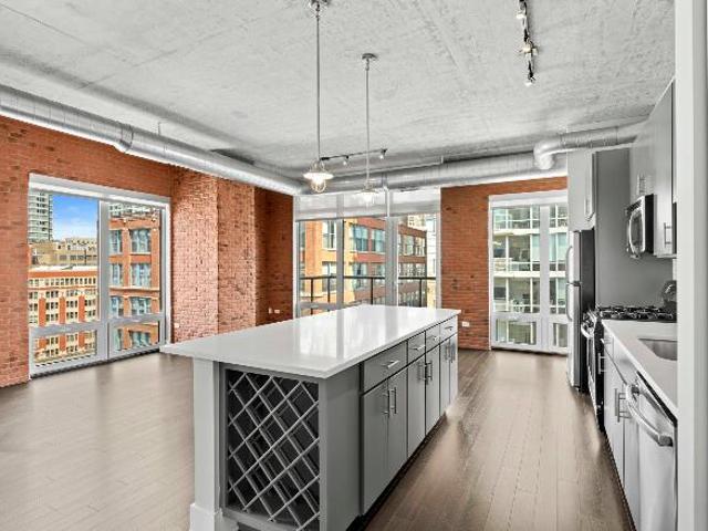2 Br, 1 bath, Condo 114 W Polk St