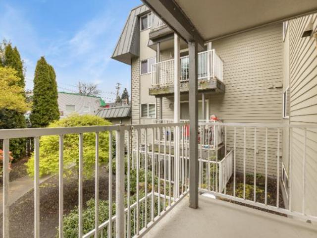 2 Br, 1 bath, Condo 11540 Pinehurst Way Ne