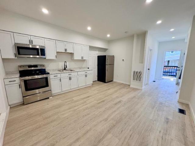 2 Br, 1 bath, Condo 115 Crawford Ave