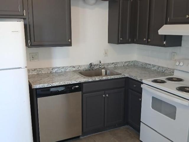 2 Br, 1 bath, Condo 115 E Navajo Rd