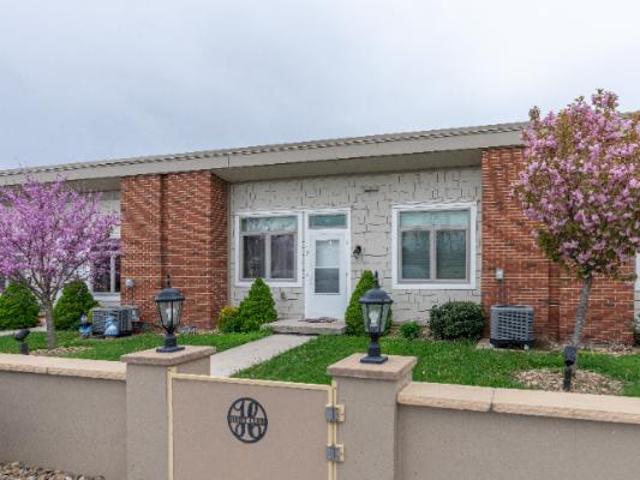 2 Br, 1 bath, Condo 1160 Municipal Drive Unit 17