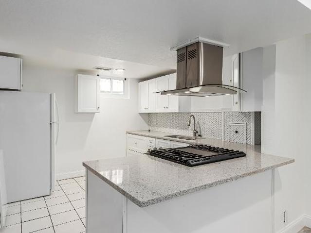 2 Br, 1 bath, Condo 1175 Dayton St