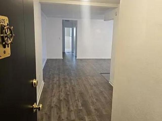 2 Br, 1 bath, Condo 11720 Edgewater Drive