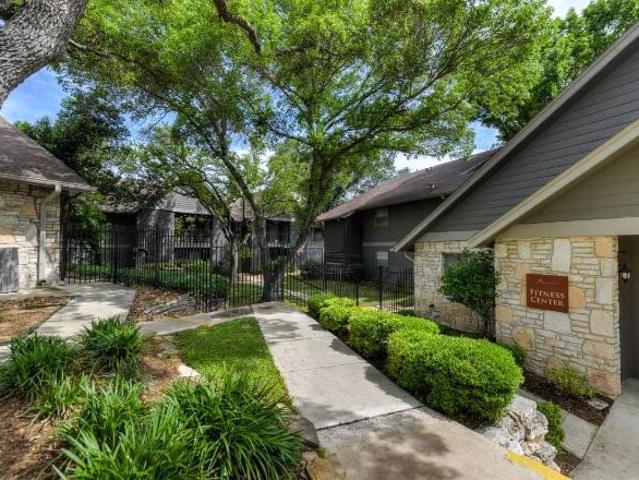 2 Br, 1 bath, Condo 11721 Parliament St