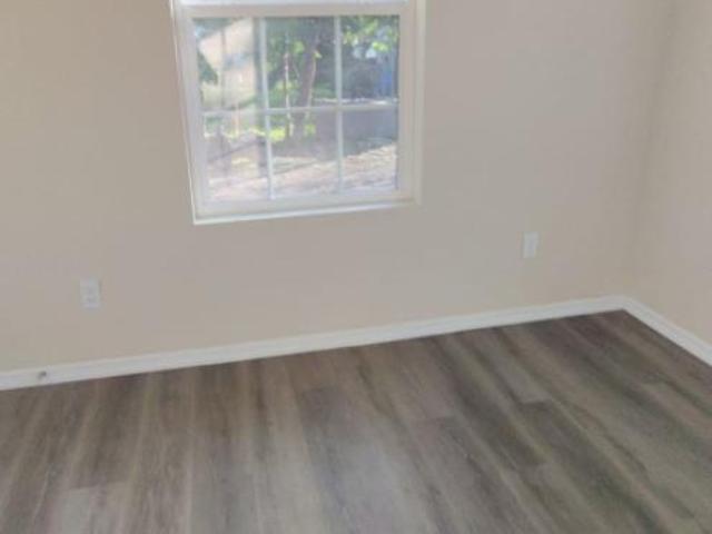 2 Br, 1 bath, Condo 117 119 W Lee St