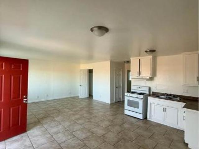 2 Br, 1 bath, Condo 11895 White Ave