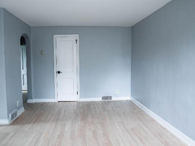 2 Br, 1 bath, Condo 1189 Dermond Rd