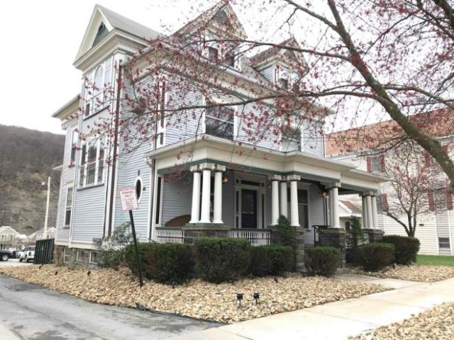 2 Br, 1 bath, Condo 1180 Elk St