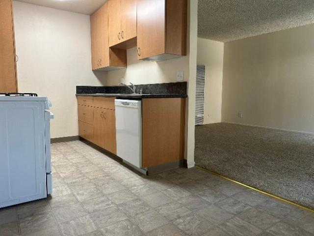 2 Br, 1 bath, Condo 1181 E Hollyvale Street
