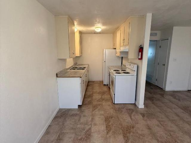 2 Br, 1 bath, Condo 118 East Dakota Avenue