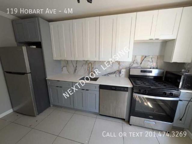 2 Br, 1 bath, Condo 119 Hobart Ave