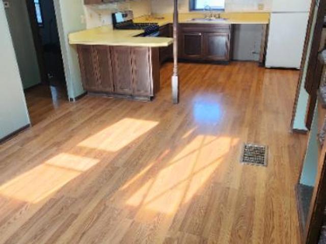 2 Br, 1 bath, Condo 119 W Taylor St