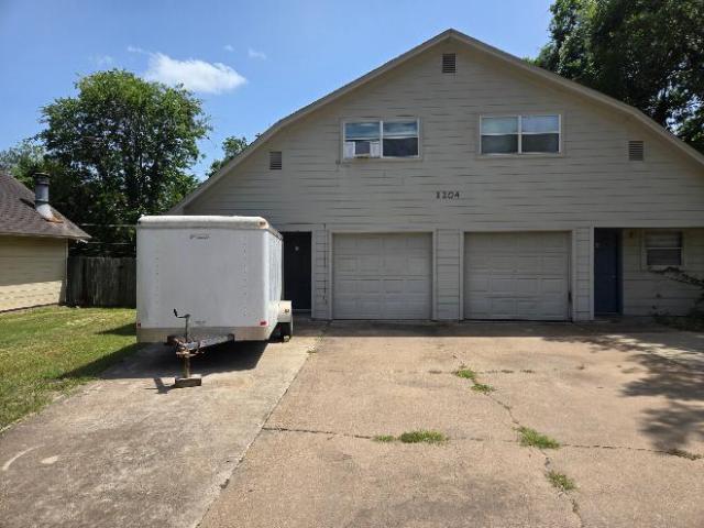 2 Br, 1 bath, Condo 1204 Holik Dr