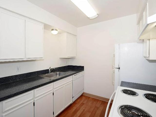 2 Br, 1 bath, Condo 12085 SW 135th Ave