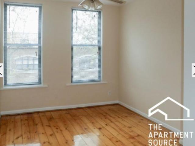 2 Br, 1 bath, Condo 1208 West Wrightwood Ave