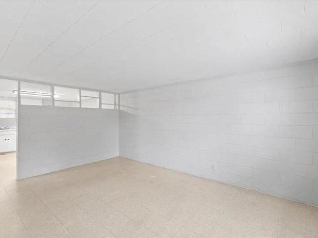 2 Br, 1 bath, Condo 1209 Evergreen Rd