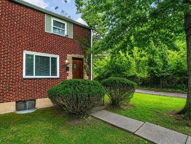 2 Br, 1 bath, Condo 1201 Labelle Ave