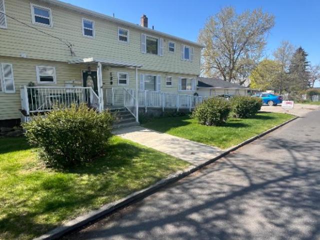 2 Br, 1 bath, Condo 120 E Euclid