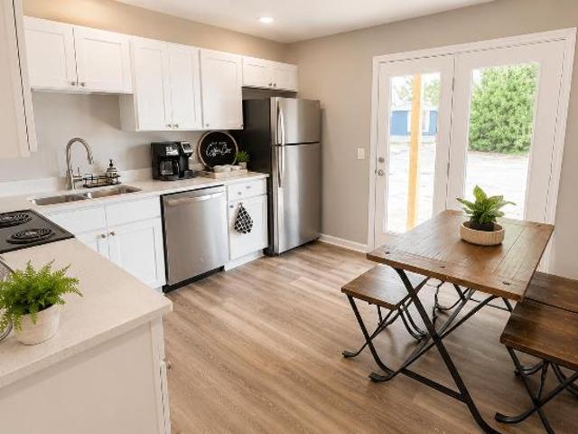 2 Br, 1 bath, Condo 120 Lake Villa Rd