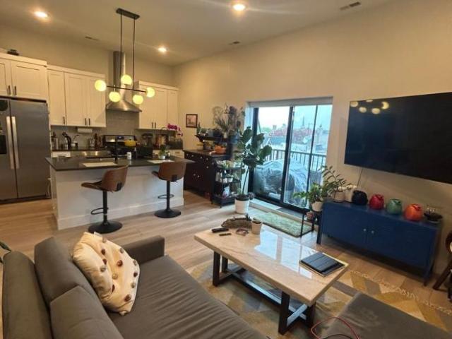 2 Br, 1 bath, Condo 1214 W Carmen Avenue