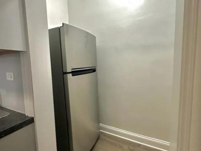 2 Br, 1 bath, Condo 1214 West Rosemont Avenue