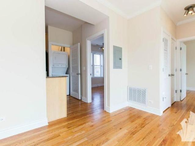 2 Br, 1 bath, Condo 1214 West Waveland