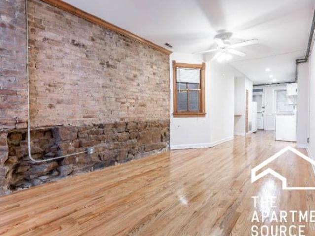 2 Br, 1 bath, Condo 1214 West Wrightwood Ave