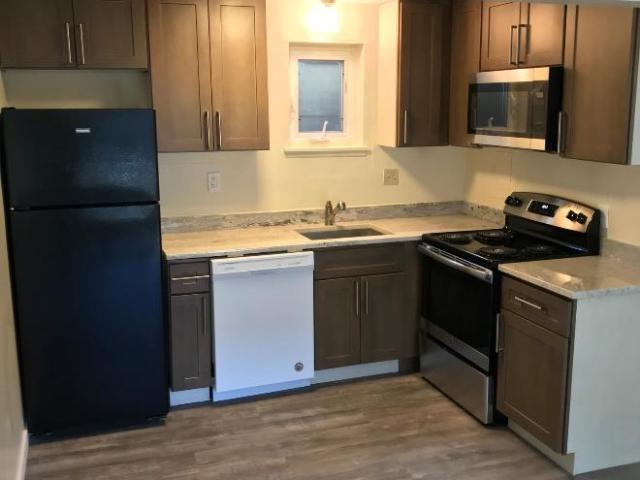 2 Br, 1 bath, Condo 1215 Queen Anne Ave North
