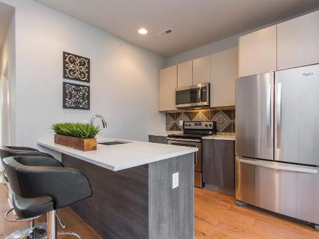 2 Br, 1 bath, Condo 1216 N 5th St
