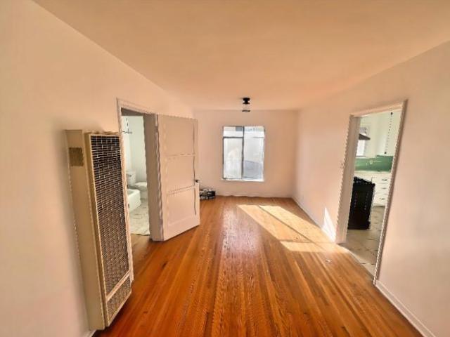 2 Br, 1 bath, Condo 1218 S Bronson Ave