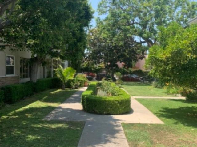 2 Br, 1 bath, Condo 1218 S Bronson Ave