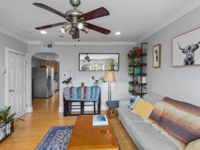 2 Br, 1 bath, Condo 1219 Holbrook Ter NE