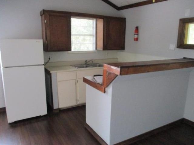 2 Br, 1 bath, Condo 1210 Oak Street