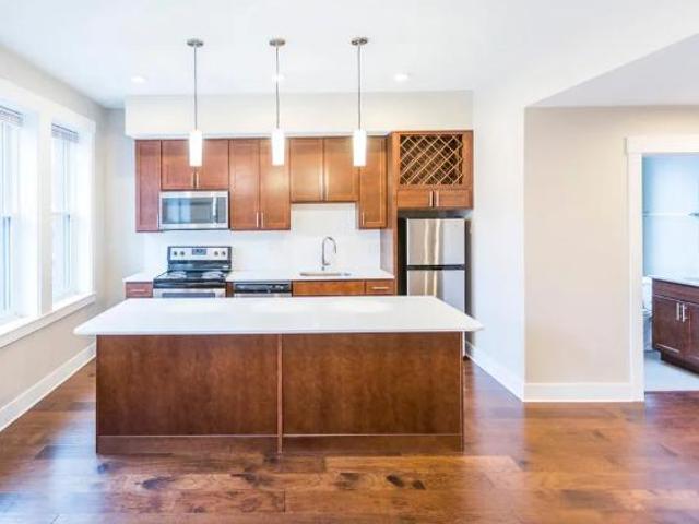 2 Br, 1 bath, Condo 1211 Broadway St