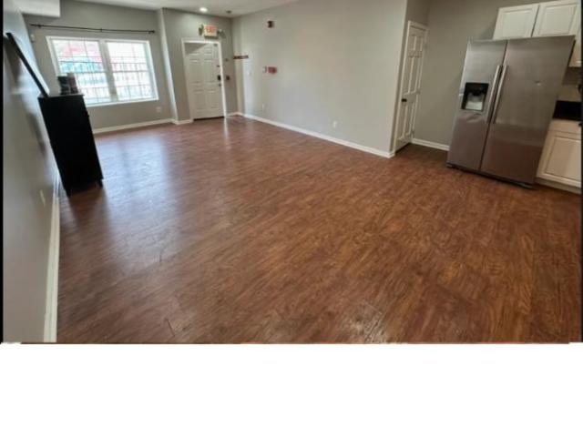 2 Br, 1 bath, Condo 1211 Ridge Ave