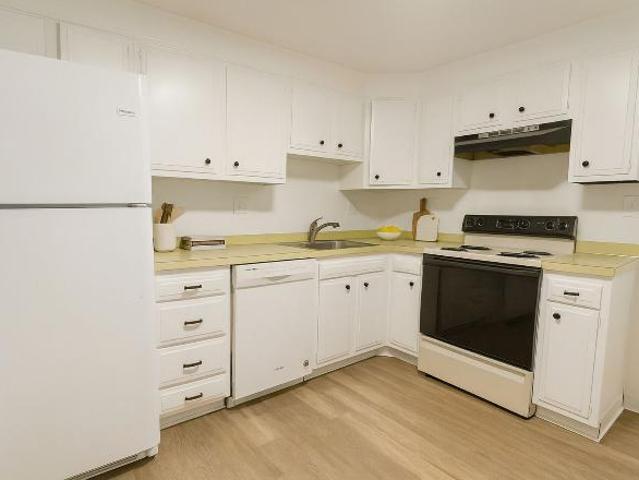 2 Br, 1 bath, Condo 12121 W Nevada Dr