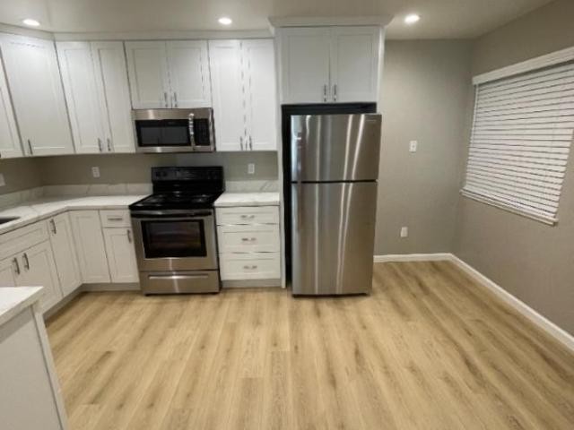 2 Br, 1 bath, Condo 1212 Regent