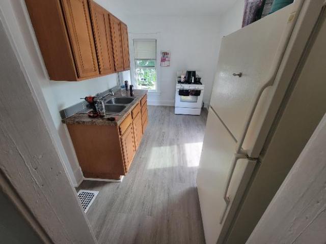 2 Br, 1 bath, Condo 1213 Western Ave