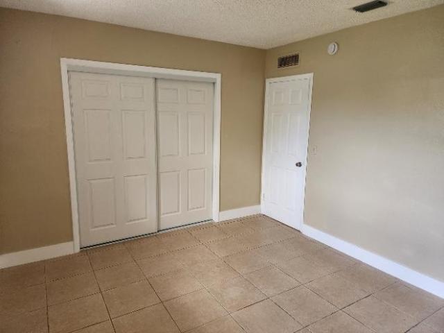 2 Br, 1 bath, Condo 1225 NE 138th St