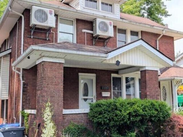 2 Br, 1 bath, Condo 1227 Gladstone Ave
