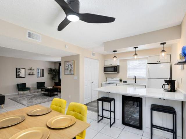 2 Br, 1 bath, Condo 1228 E Muriel St