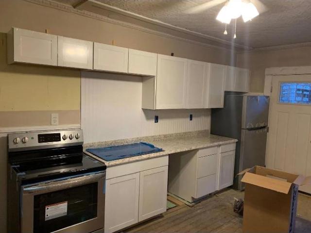 2 Br, 1 bath, Condo 122 Main St