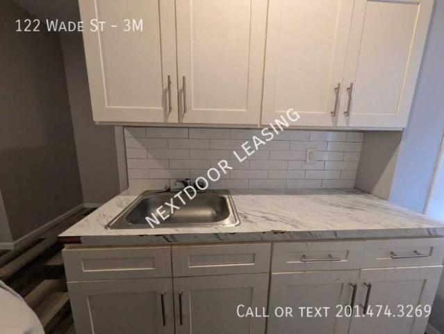 2 Br, 1 bath, Condo 122 Wade St