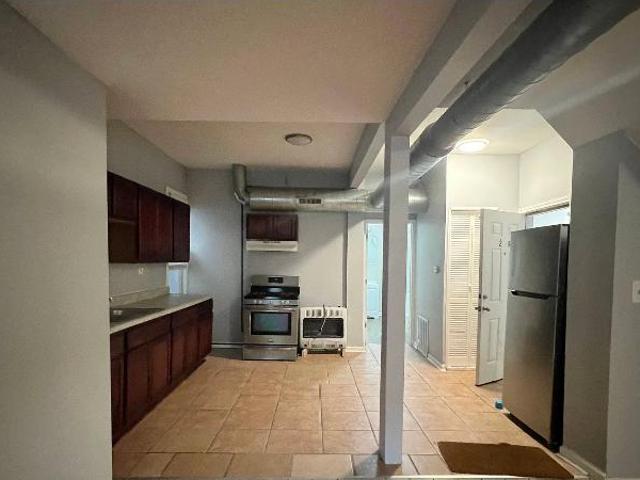 2 Br, 1 bath, Condo 1241 N Ashland